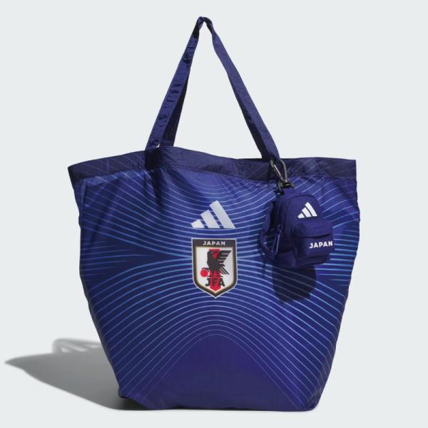 アイコニックなサッカージャージーからインスピレーションを得て、ゲームのスピリットとファンの情熱を体現した。 プレーンウィーブ構造で耐久性とスタイルを兼ね備え、必需品を持ち運ぶのにぴったりのバッグ。使わないときは小さくまとめられる仕様で、持ち...