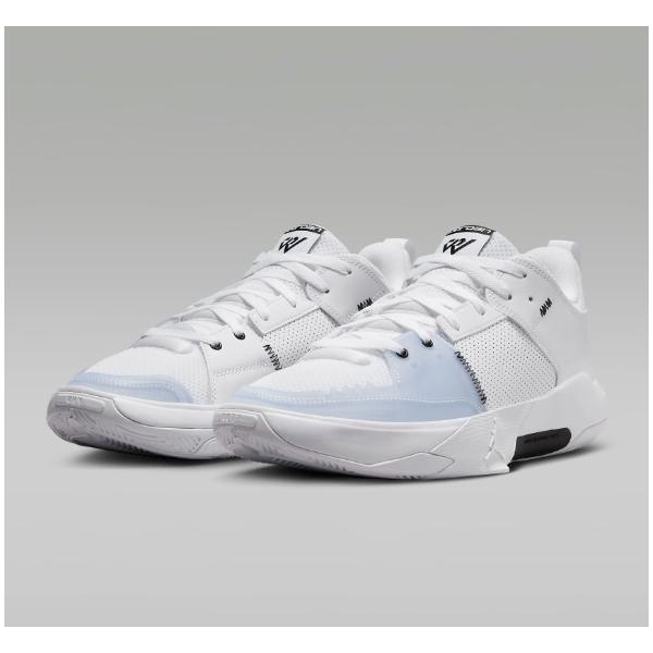 加速、バンクショット、シュート、得点を繰り返す動きに対応する、 ラッセル・ウェストブルックの最新シューズが登場。スピードゲームをサポートし、速攻時も止められることなく動き続けられます。 側面のアイステイとつま先部分を包み込むデザインで、コー...