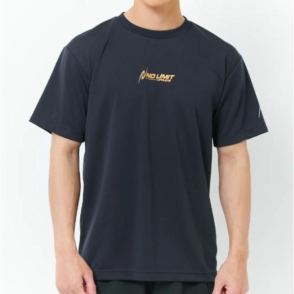 陸上アスリートに人気のレタリングデザイン。大胆な「TRACK AND FIELD」のバックプリントがインパクト大。吸汗速乾性の高い「マイクロアルファ」を採用し、アクティブな場面での快適性を追求しています。■メーカー：NISHI(ニシ・スポー...