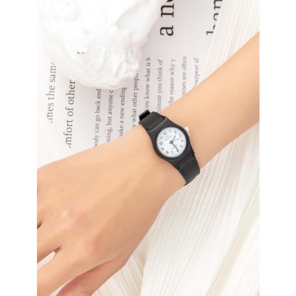 詳細 : 暗闇で光るストラップ素材 : TPU表示タイプ : ポインター要素 : 番号スタイル : カジュアル着用時期 : デイリー特徴 : 防水時計の形状 : ラウンドストラップの色 : ブラックタイプ : 腕時計素材 : 亜鉛合金ケース...