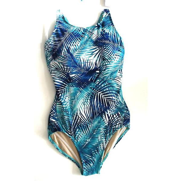 アクアビクスや水中ウォーキングをする方におすすめな水着です。パッドは差し込み式となっており取り外し可能、またパッドポケット内に収まるため脱ぎ着がしやすく、水の中でもしっかりフィットしてくれるので安心感があります。ノーマルなＹバックスタイルで...