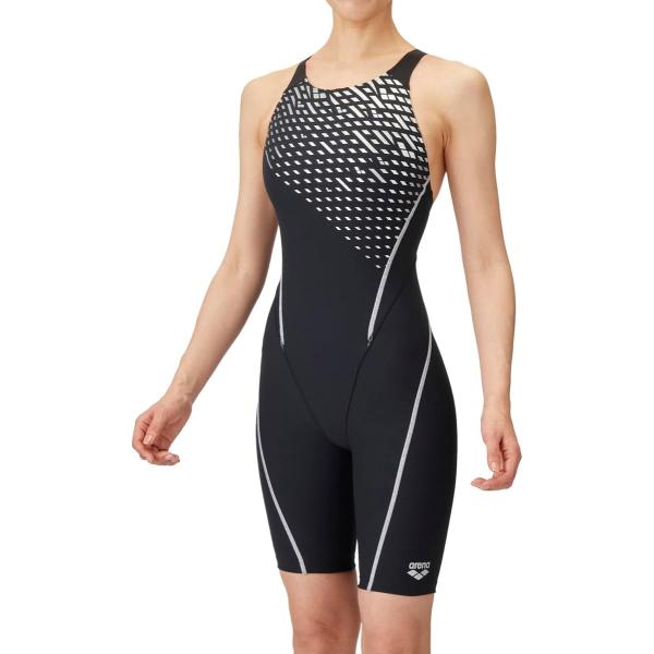 環境に配慮したリサイクルポリエステル素材「タフスキンT2E」を採用したTOUGHSUITシリーズ。胸元のラバープリントが顔周りを明るく見せてくれる練習水着です。＊前身頃にブラックの裏地が付きます。■素材ポリエステル 複合繊維 （ポリエステル...