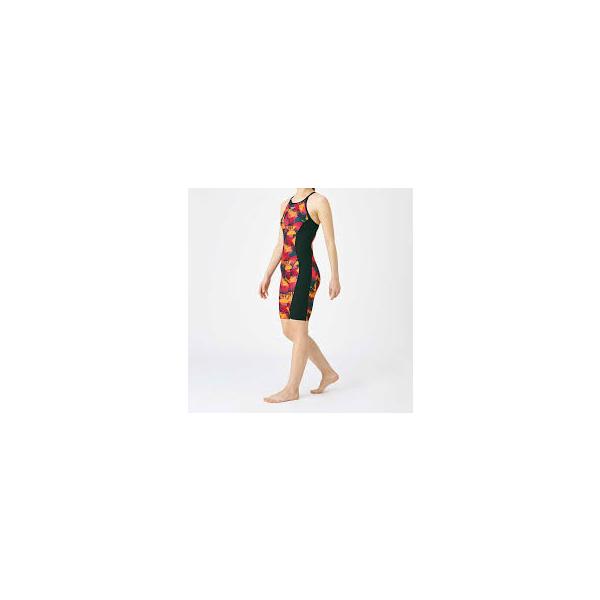 日々プールでトレーニングを重ねるスイマーをサポートする、練習用スイムウエアコレクション「TurnS（ターンズ）」。毎日のトレーニングを支える高い耐塩素性・4WAYストレッチ性に加え、透けにくい厚みと柔らかな風合いを実現した、ペットボトルを粉...