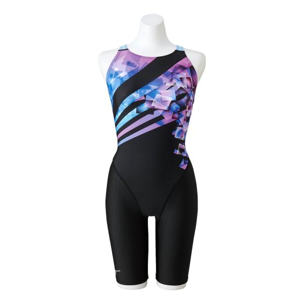 低抵抗・撥水加工ニットのマスターズ向けレース水着。煌めく色彩がポイント。FINA（国際水泳連盟）承認済み。カップフック受付き。中当て裏地仕様。背中の露出が少なく、身体を包み込むホールド感のあるパターンです。低抵抗・撥水・ストレッチ素材：スト...