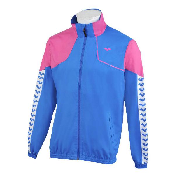 アリーナのアイコンであるチームラインと、切替でアリーナロゴをイメージしたデザインのウインドブレーカー。裏地は、ジャケットの背中面上部にメッシュ素材の裏地がついています。その他の部分は裏地なしです。■素材ポリエステル100％。■機能はっ水。