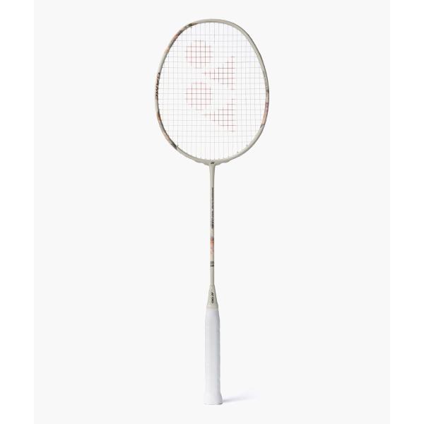 【商品名】ナノフレア700ゲーム メンズ レディース ユニセックス バドミントン ラケット バドミントンラケット フレームのみ 初中級者向け 専用ケース付き【カラー】343ライトベージュ【素材】フレーム：カーボン＋ナノセルネオ＋高弾性カーボ...