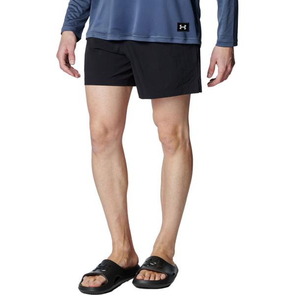 撥水加工を施した軽量で伸縮性のある生地を採用することで、水中でも水上でも快適で動きやすい。ラッシュガードと組み合わせて夏のビーチやプールを思い切り楽しもう。両サイドにポケット。インナー付き。股下6インチ。ストーム付きの水陸両用ボードショーツ...