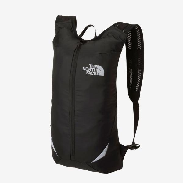 【商品名】へミスフェア【カラー】Kブラック【サイズ】ONE SIZE / 約145g【特長】レイルランニング用に開発するテクニカルパックの技術を用い、シティーランで使いやすい形に改良を加えたロードランニング用パックです。素材は70デニールの...