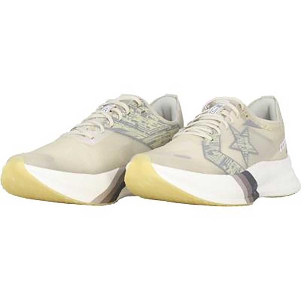 【商品名】CONSRUNREVOLVE【カラー】GOLD ゴールド【特徴】コンバースのランニングレーベル「CONVERSE　RUNNING」のランニングを楽しむパフォーマンスモデル・ランニングエバンジェリスト「三津家 貴也」さんの意見を随所...