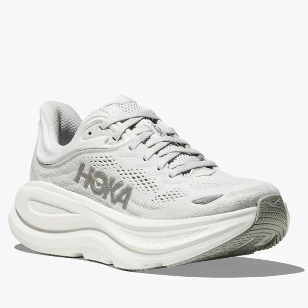 HOKAラインナップの中で人気の高いボンダイシリーズ。日々の走りに最高の快適性をもたらすボンダイの代名詞である柔らかく弾むような走りを実現するため、スタックハイトを増やし新しいプレミアムフォームミッドソールを追加しました。クッション性が極め...