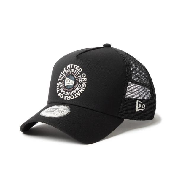 ブランドのルーツを感じさせる、クラシックかつ印象的なロゴキャップ。かつて使用していたタグライン「Originators of the True Fitted」をフィーチャーしたコレクション。 アパレルでも人気の高い、サークル状にレイアウトさ...