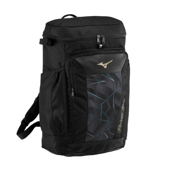 保冷ポケット付きのジュニアリュックの2026年春夏限定カラー。■カラー：ブラック×ブラック■サイズ：L30×W19×H49cm■容量：約30L■重量：約660g■素材：ポリエステル（裏加工PU）、合成皮革（PU）