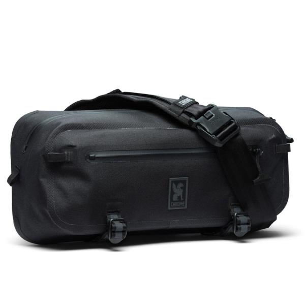 ■カラー：BLACK■容量：8L■防水レベル：WATER PROOF■サイズ：W41 × H19 × D8.5cm■重さ：500g■収納可能タブレットサイズ：W28 × H13.5cm■素材：アウターシェル/500D Nylon With ...