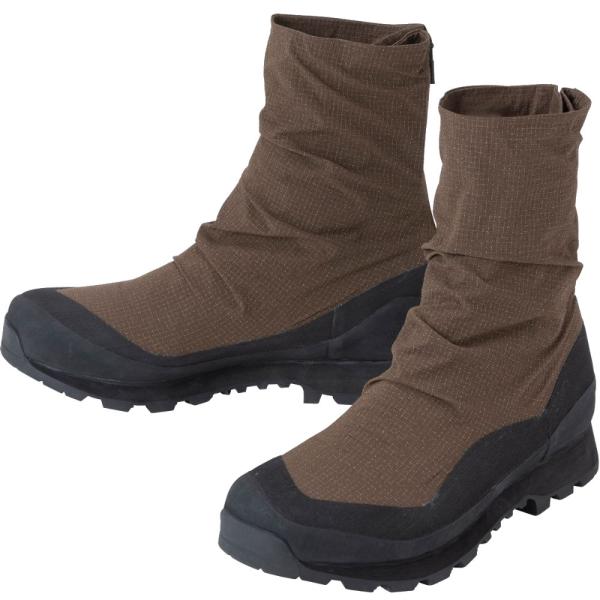 GORE-TEXメンブレンによる優れた防水透湿性を備えながらコンパクト性に優れるレインブーツです。軽量で高い摩耗耐久性のスペクトラリップストップナイロンアッパーを採用することで、車などへの積載時や未使用時のシューズラックにコンパクトに収納で...