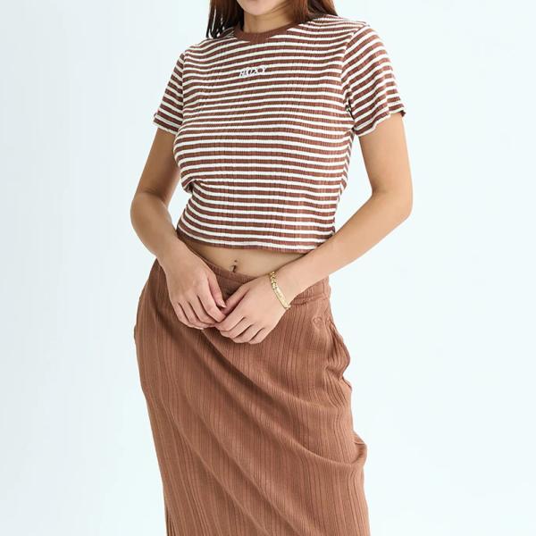 Roxy MIXTURE TEEロキシー レディース 半袖Tシャツ リブ2025 ETERNAL SUMMER COLLECTIONランダムリブ素材のコンパクトシルエットのトップス。柔らかい質感で着心地のいい一着です。胸元にはROXYロゴを...