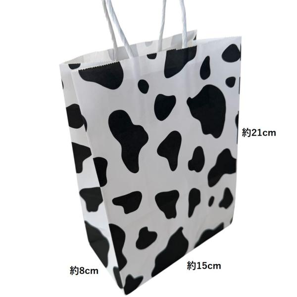 クラフト紙の一般的な紙袋でおしゃれなデザインでギフト用やショッピングバッグとしてご利用頂けます。※画像は3種類の画像もありますがダルメシアンのみの販売商品です。◎素材→クラフト紙（紙袋）◎柄→ダルメシアン柄◎形状→手提げタイプ（取っ手付き）...