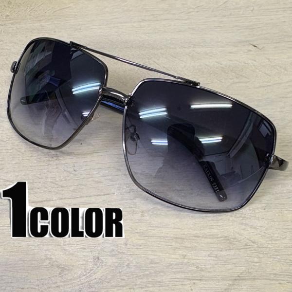 【MAD BURST】から新作サングラスの登場です!!マットな質感に男らしい細目のフレームを採用したスクウェアサングラスです。知的な印象を演出するスクウェア調のレンズがクール＆ワイルドな印象に。！絶妙な色合いの薄いブラックのレンズで日常使い...