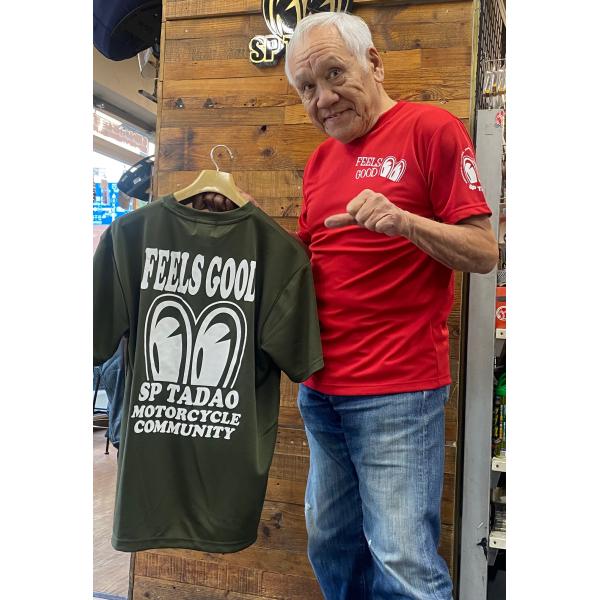 今回のモデルは、ツーリングから普段使いまで幅広く活躍する高機能ドライTシャツ。吸汗速乾性に優れた素材を採用しており、暑い季節のライディングや作業時でもサラッとした着心地をキープしてくれます。背中にはおなじみの「FEELS GOOD / SP...