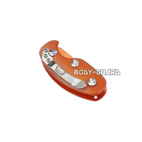 ■　商品説明最大5本の鍵をまとめて収納できるコンパクトなキー収納ツールです。ポケットやベルトなどに引っ掛けて手軽に持ち歩けるクリップ付きで、必要な鍵は回すだけで簡単に使用できます。■　サイズ縦：約3cm　横：約7.5cm　高さ：約1.5cm...