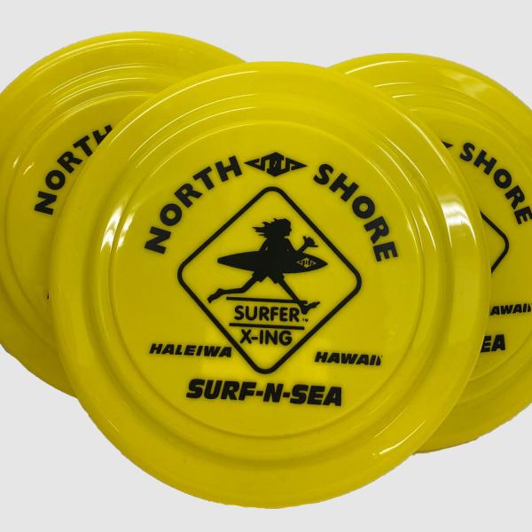 サーフアンドシーのオリジナルのフリスビー。インテリア雑貨としても可愛いです。●サイズ：23cm×23cm●カラー：イエロー・注意事項：モニターの発色によって色が異なって見える場合がございます。当商品は、複数店舗で同時に販売しております。その...
