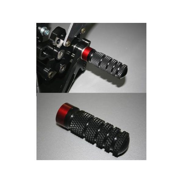 ●メーカー名：ストライカー / STRIKER●商品名：ステップリペアパーツ レーシングステップバー（ブラック/レッド）メーカー品番：SS-RSB001KRJANコード：4580363910575汎用 カラーバー本体：ブラックアルマイト カ...
