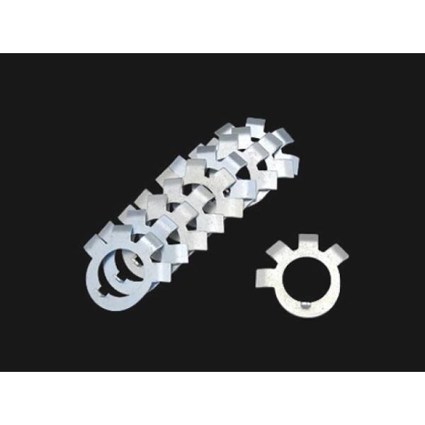 ●メーカー名：ネオファクトリー / Neofactory(ネオファク)●商品名：クラッチハブナットロックタブメーカー品番：・013598ハーレー汎用 スチールロックタブ×1枚クラッチハブナットのロックタブです。開けた際には交換しましょう。こ...