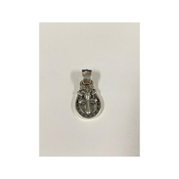 ●メーカー名：Bill Wall Leather(ビルウォールレザー)●商品名：MEDIUM ”05 CROSS” HORSESHOE PENDANTメーカー品番：PN1037-Bサイズ：全長 約3.5cm（トップリングを含） 横幅 約1....