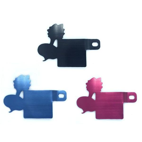 ●メーカー名：Wee！HuB(ウィーハブ)●商品名：自賠責ステッカーデザインプレート カブ●カラー：黒メーカー品番：K-B-Z-007汎用 アルミ材（A5052）表面処理：アルマイト処理縦×横×厚み（mm）※最大値64.4×96.6×2mm...