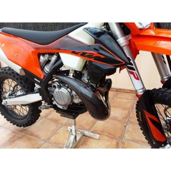 ●メーカー名：メカシステム / MECA’SYSTEM●商品名：Protects pot carbon KTM 250/300 TPI/HUSQVARNA 250/300 AM TEi 2020メーカー品番：meca_K-5154その他のモ...