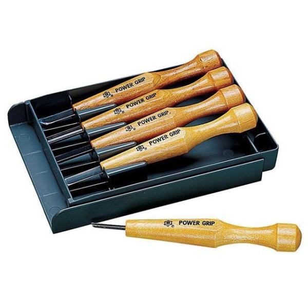 ●メーカー名：三木章刃物 / Mikisyo(ミキショウ)●商品名：パワーグリップ彫刻刀 5本組 （グレーケース）メーカー品番：＃800053JANコード：4952631800053材質 刃部：鋼と鉄の二層構造の特殊鋼、柄部：9mm以下は「...