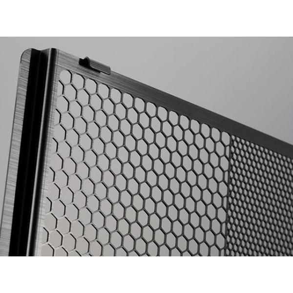 ●メーカー名：エッチングファクトリー / ETCHING FACTORY●商品名：MT-07（25〜）用ラジエターコアガードSB（ブラック）●カラー 青エンブレムメーカー品番：RGY-MT07-02-SB-buMT-07本体：ブラック■なぜ...