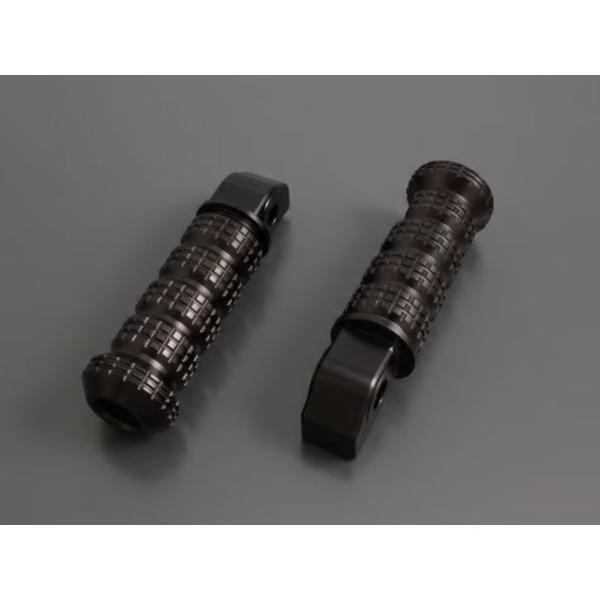 ●メーカー名：アーキ / ARCHI●商品名：リアステップバーセット CB1000F（ブラック）メーカー品番：173-5004JANコード：4589641478608CB1000Fカラー：ブラックステップエンドに刻まれたARCHIロゴがワン...