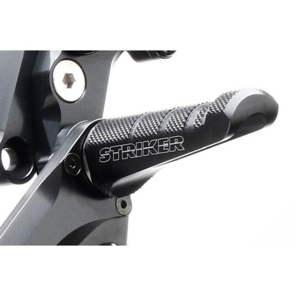 ●メーカー名：ストライカー / STRIKER●商品名：STCステップバー スラッシュカット（ブラック）メーカー品番：SS-R9705TSC1JANコード：4580363911367汎用 材質ジュラルミン削り出しブラックアルマイト仕様サイズ...