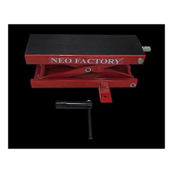 ●メーカー名：ネオファクトリー / Neofactory(ネオファク)●商品名：ナローセンタージャッキメーカー品番：・016220ハーレー汎用 赤ラバー/スチール横幅：15in 縦幅：5in 最低高：90mm 最高：405mm 耐加重：約5...