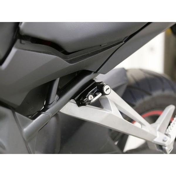 ●メーカー名：キジマ / KIJIMA●商品名：ヘルメットロック（ブラック）メーカー品番：303-1584JANコード：4934154193034CBR250RRブラックスチール製左側タンデムステップ※取扱説明書の内容は予告なく更新する場合...