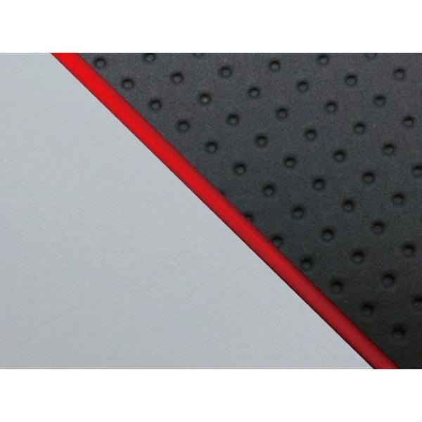 ●メーカー名：グロンドマン / Grondement●商品名：W650（99年 EJ650A1/C1） 国産シートカバー 張替 フルエンボスブラック●ライン：グレーライン 仕様：赤パイピングメーカー品番：GH5557KC427P40JANコ...