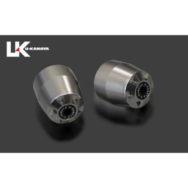 ●メーカー名：ユーカナヤ / U-KANAYA●商品名：アルミビレットハンドルバーエンド（チタン）●エンドキャップカラー：グリーンメーカー品番：BETI-YA047-GRMT-10チタンアルミ6061ハンドルバーエンド左右各2個1セットヤマ...