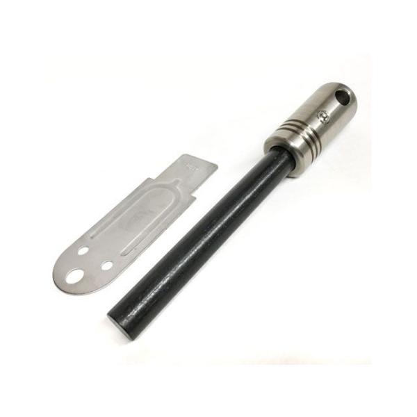 ●メーカー名：野良道具製作所 / Nora Outdoor Tools(ノラドウグセイサクジョ)●商品名：チタン削り出しハンドルメタルマッチ「野良スティックTi-mini」10mm径ファイアスチールJANコード：4570039200055仕...