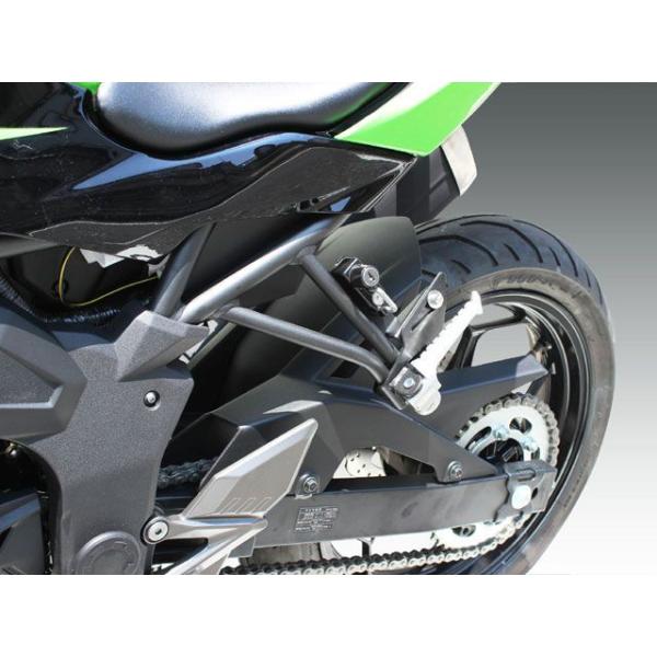 ●メーカー名：キジマ / KIJIMA●商品名：ヘルメットロック（ブラック）メーカー品番：303-1564JANコード：4934154192785Ninja 250SL ニンジャ250SLブラックスチール製あれば便利なヘルメットロックをタン...