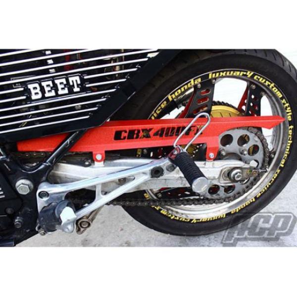 ●メーカー名：ACP(エーシーピー)●商品名：CBX400FII ロゴ入り チヂミ塗装 チェーンケース●カラー：赤メーカー品番：STC103その他のモデルスチール製チヂミ塗装仕上げその名の通り、塗装表面が独特のチヂミ模様（結晶模様）を形成す...