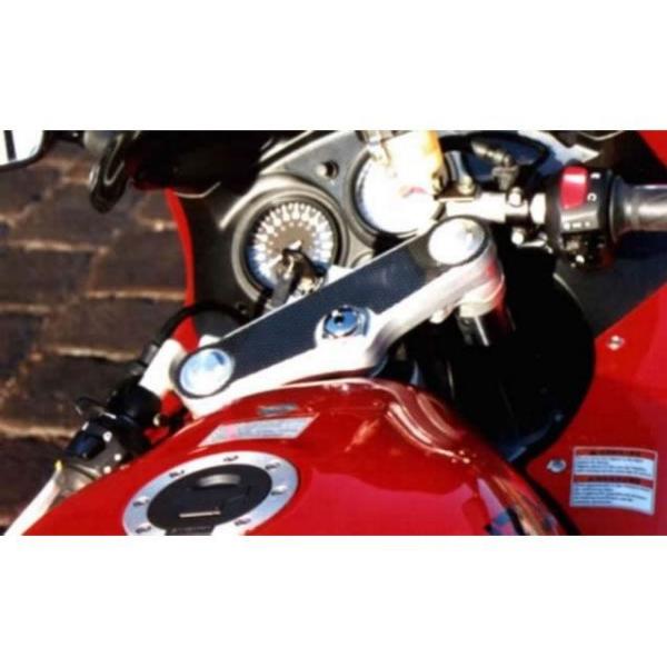 ●メーカー名：ピラミッドプラスチック / PYRAMID PLASTICS(ピラミッド プラスチック)●商品名：Suzuki SV 650 S Yoke Protector Carbon Look 1999＞2002 ｜ 01005xメーカ...