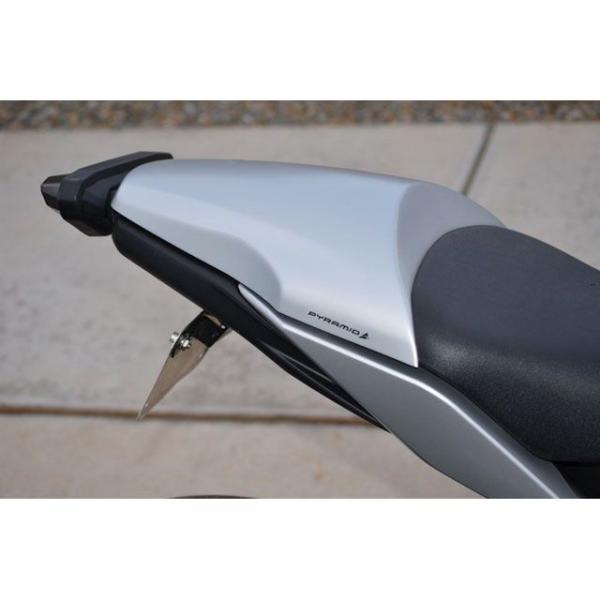 ●メーカー名：ピラミッドプラスチック / PYRAMID PLASTICS(ピラミッド プラスチック)●商品名：Yamaha MT-09 Seat Cowl Matte Silver 2013＞2016 ｜ 12411Hメーカー品番：pyr...