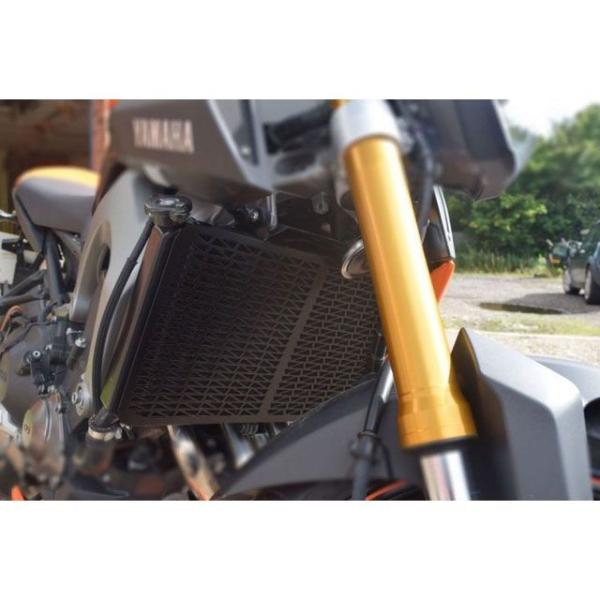 ●メーカー名：ピラミッドプラスチック / PYRAMID PLASTICS(ピラミッド プラスチック)●商品名：Yamaha MT-09 Radiator Guard Matte Black 2013＞2016 ｜ 522003Aメーカー品...