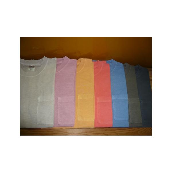 【発売日：2025年06月01日】メーカー希望小売価格　　￥3,900＋税　　本体　　コットン 100%　　中国製AVIREXのミリタリーテイストの半袖Tシャツ。程よい厚さの綿100％素材を採用し、製品染めで染め上げたプレーンな胸ポケットT...