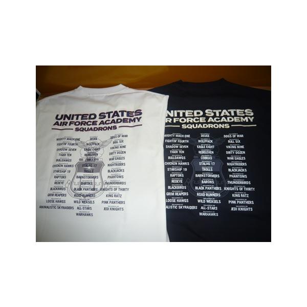 【発売日：2025年06月01日】メーカー希望小売価格　　￥7,900＋税　　本体　　コットン 60% ポリエステル 40%（リブ部分）コットン 60% ポリエステル 40%（刺しゅう糸）ポリエステル 100%　　中国製AVIREXのミリタ...