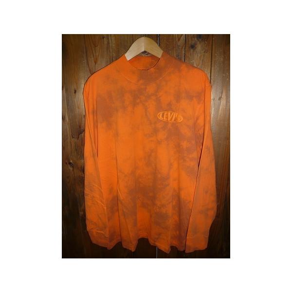 【発売日：2021年10月22日】メーカー希望小売価格　￥４，5００+税　　　本体　　　綿　１００％　　　　　スリランカ製リーバイスからオーバーサイズのモックネックロングスリーブTシャツが登場しました。生地は綿100％で柔らかなジャージー素...