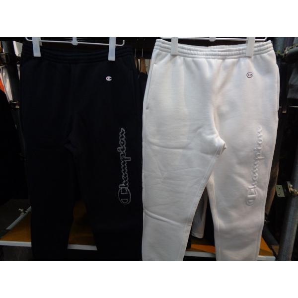 表面を高密度に編み立て、適度なハリとコシを生み出したスウェット素材(スーパーフリース)を使用したスウェットパンツです。肉厚な素材で形崩れしにくく、着こむ程に肌になじみます。裏面は柔らかく温かみのある裏起毛仕様。左腿の立体的なチャンピオンロゴ...