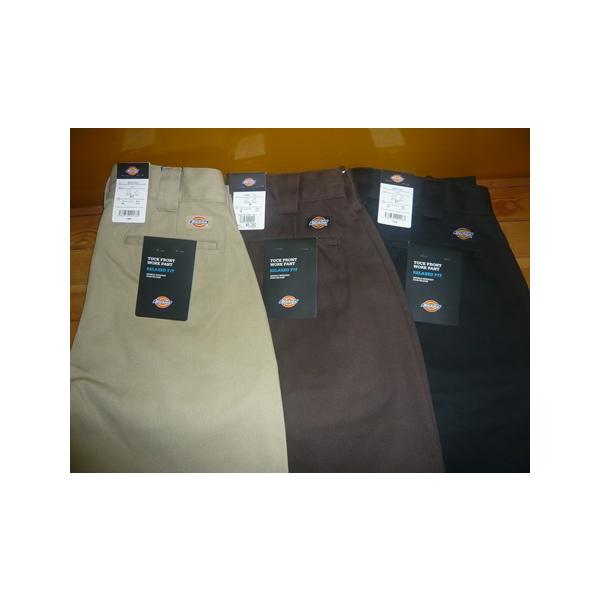 【発売日：2026年03月01日】メーカー希望小売価格　￥7,500＋税　　本体　ポリエステル 65％　綿 35％　　中国製Dickies定番のTCツイル生地は、ポリエステル65%・コットン35%の混紡です。ハリと耐久性、汚れの落ちやすさが...