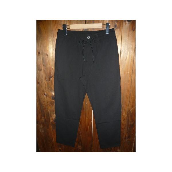 【発売日：2023年09月01日】メーカー希望小売価格　　￥８，０００＋税　　　本体　　ポリエステル　１００％　　　中国製素材には吸水速乾・ストレスフリーなストレッチが特徴のポリエステル天竺を採用。アンクル丈(9分丈)で爽やかさを演出してい...