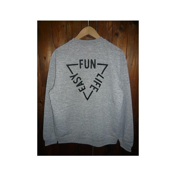 【発売日：2022年11月01日】メーカー希望小売価格　　￥５，５００＋税　　　本体　　ポリエステル　１００％　　リブ部分　　ポリエステル　９５％　ポリウレタン　５％　　　中国製EDWIN エドウインの人気シリーズF.L.Eの新作プリントク...